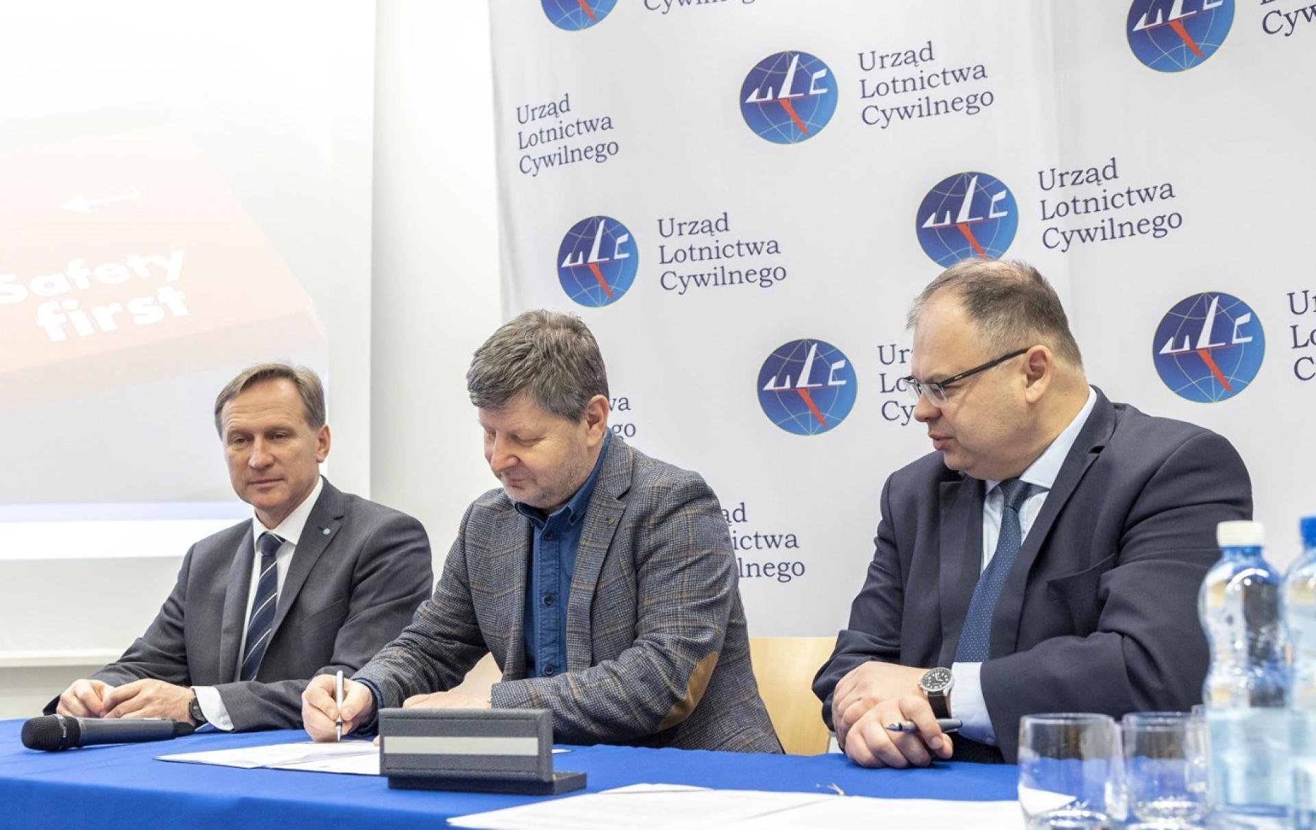 Urząd Lotnictwa Cywilnego na zaproszenie OKL PRz w Rzeszowie debatował o bezpieczeństwie ...